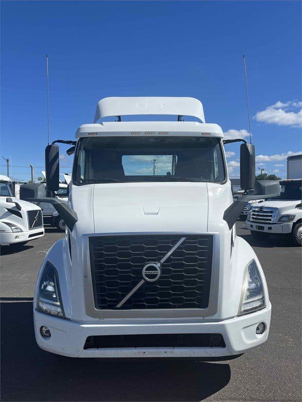 2018 VOLVO VNR64T300 UP10477 - TEC Equipment